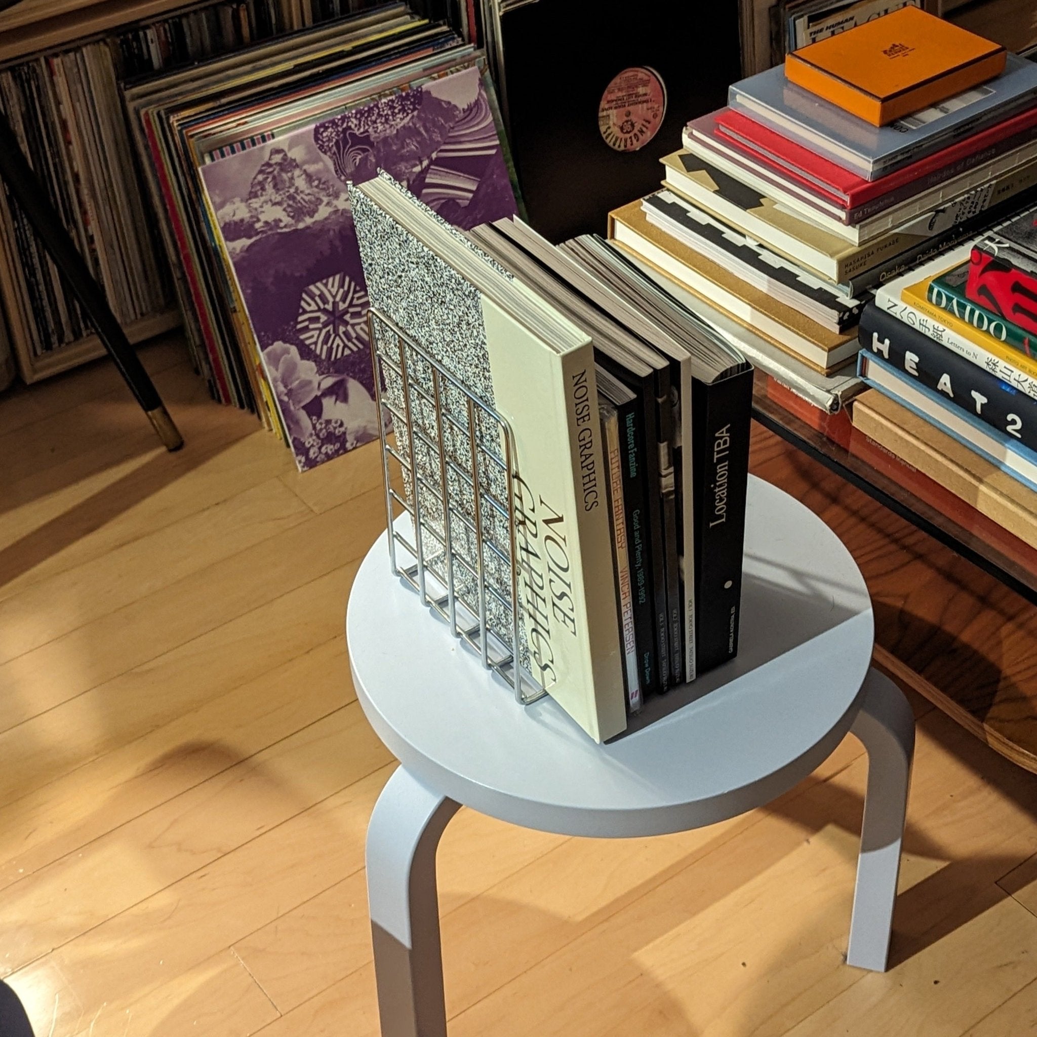 Churvy Record & Book Stand (Chrome Wire Storage Rack) – Olio Music & Art